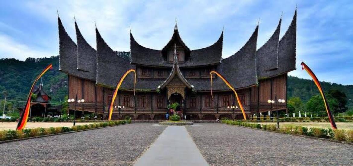 Istano Basa Pagaruyung, Salah Satu Objek Wisata di Sumbar | Jurnal Bengkulu